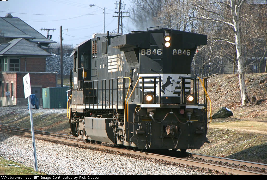 EB NS 94M Light Engine @ 1307 hrs
